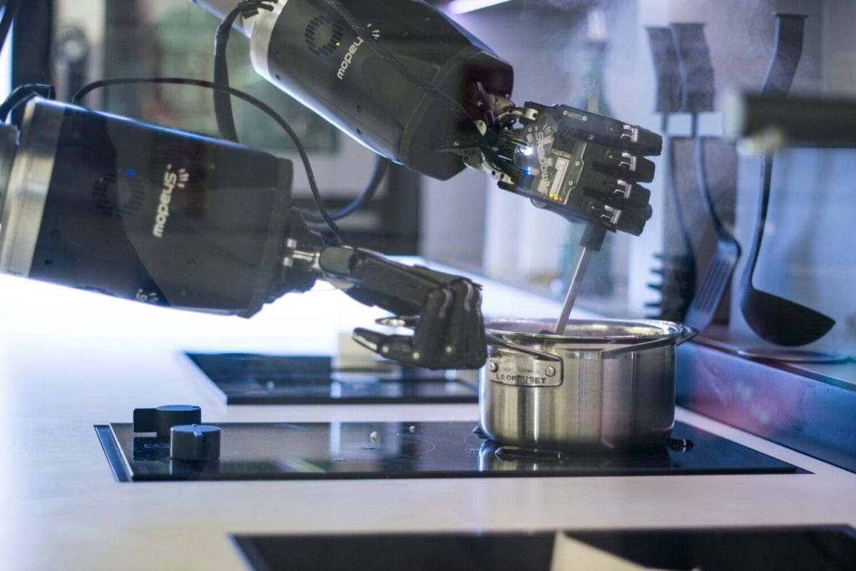 Robotic Kitchen: MasterChef to HomeStyle Cooking : Moley at your ...